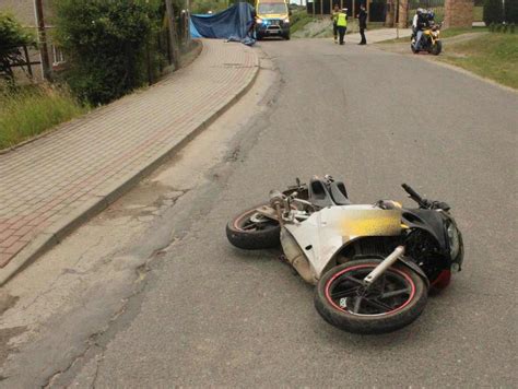Miertelny Wypadek M Odego Motocyklisty Latek Najecha Na Kraw Nik