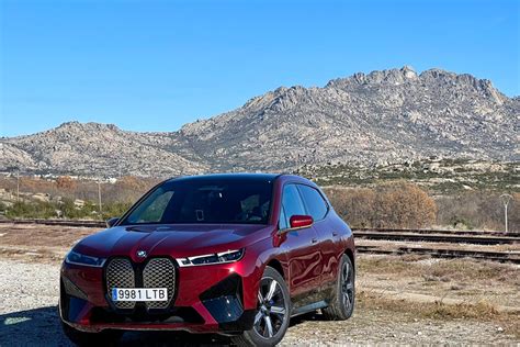 Probamos el BMW iX un revolucionario BMW eléctrico que escribe un