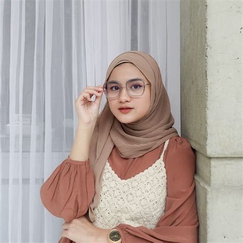 Tips Memilih Kacamata Untuk Hijaber Pemilik Wajah Bulat