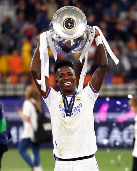 Vinícius Jr celebra maior conquista no Real Madrid Pessoa mais feliz