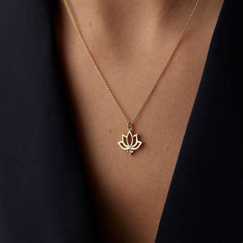 Taşlı Lotus Kolye By Golden House