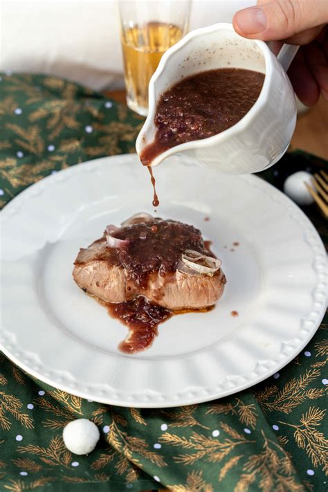Pavé de bœuf tournedos sauce échalote persil thym
