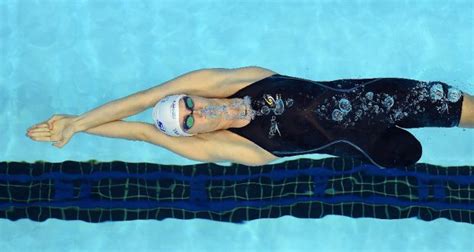 Nuoto A Dorso Come Migliorare La Tecnica Con Tre Suggerimenti