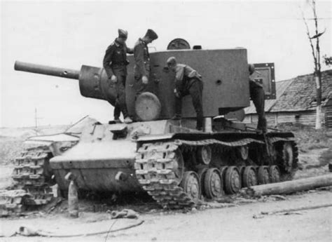 Zerstörter russische Panzer KW2 Bilder und Fotos Forum der Wehrmacht