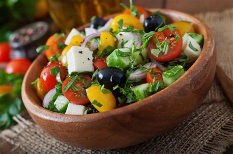 Salada Grega Legumes Frescos Queijo Feta E Azeitonas Pretas Foto