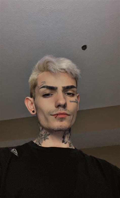 Eli Bennet On Twitter Guess Who Finally Moved Into Their Own House Ill Give You A Hint Hes
