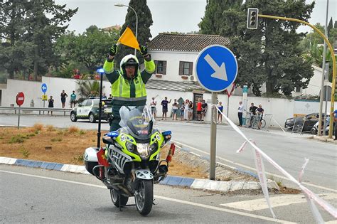 Dsc Motorista De La Guardia Civil Se Alizando Por Do Flickr