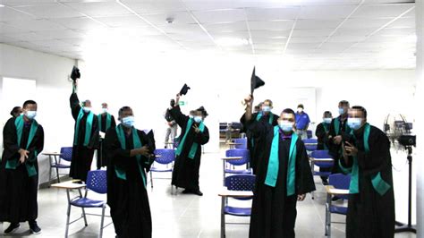 Un nuevo grupo de jóvenes logra graduarse en los Centros de