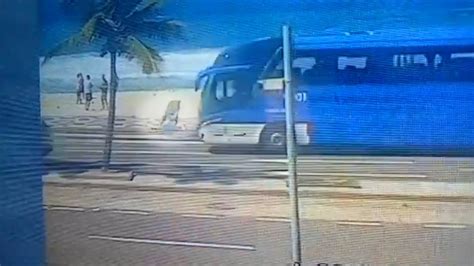 Ciclista morre atropelado por ônibus no Leblon