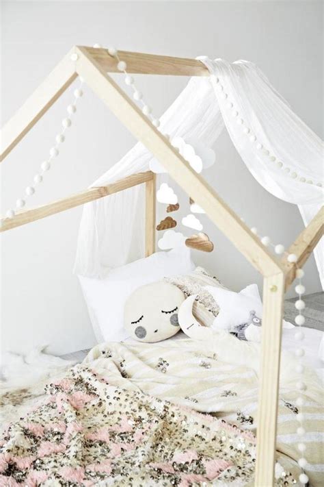 Lit cabane à faire soi même pour enfant un projet facile et économique