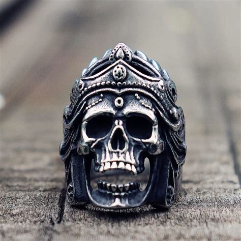 Super bague avec une tête de mort Bijou haut de gamme pour homme