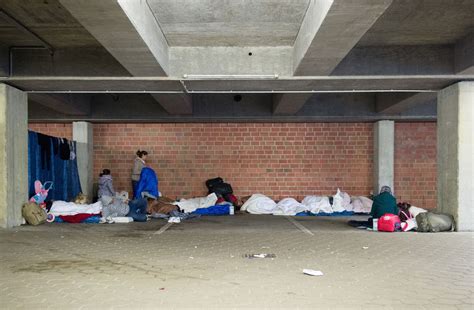 Flüchtlinge Hamburg will leerstehende Immobilien beschlagnahmen DER