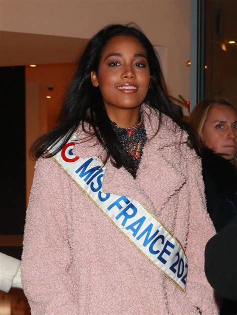 Photo Semi exclusif Clémence Botino Miss France 2020 quitte la