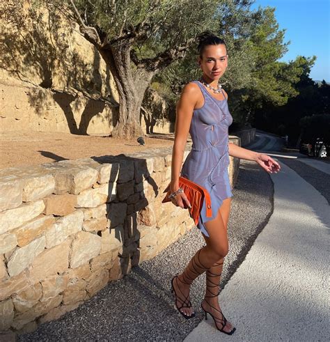 Dua Lipa senza reggiseno 7 Fotografie Celebrità nuda