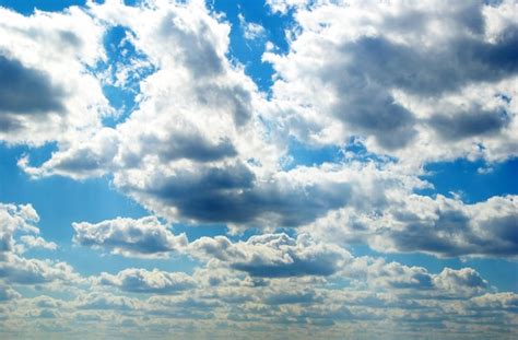 Fundo Do C U Azul Pequenas Nuvens Foto Premium