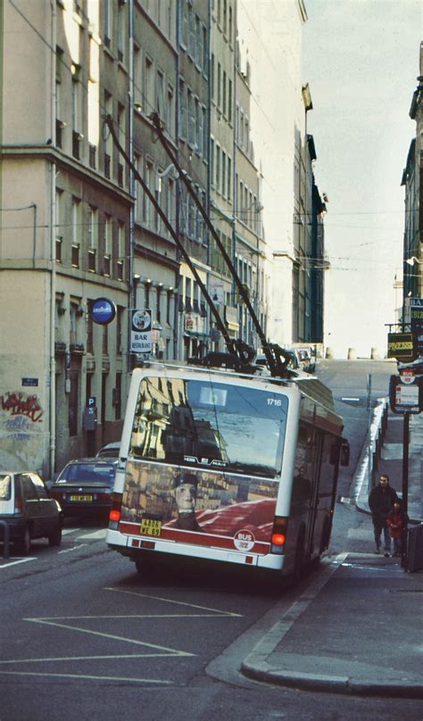 Photographes en Rhône Alpes Trolleybus ligne 6 rue des Tables