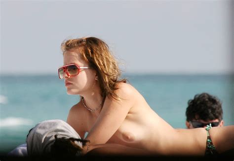 Naked Mena Suvari Added 07 19 2016 By Jyvvincent