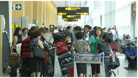 Viajes por fin de año Qué hacer si su vuelo se retrasa o cancela