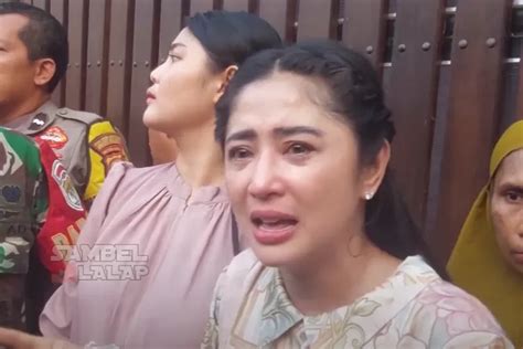 Dewi Perssik Ngereog Saat Mediasi Dengan RT Soal Penolakan Sapi