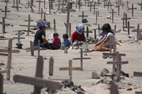 Los Vivos Le Rinden Culto A La Muerte PERU CORREO