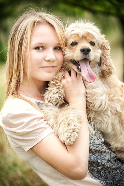 Deux Petites Filles Mignonnes Avec L Appareil Photo De Photo Image