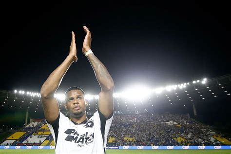 Botafogo x Athletico PR onde assistir horário e escalações