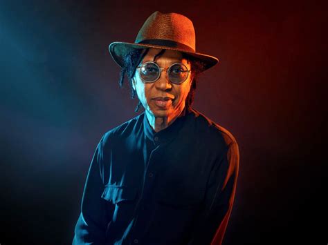 Conheça o significado da música Se sucesso de Djavan