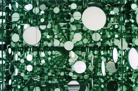 Les 10 œuvres les plus célèbres de Yayoi Kusama