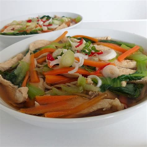 Recette Soupe de nouilles chinoises au poulet et aux légumes