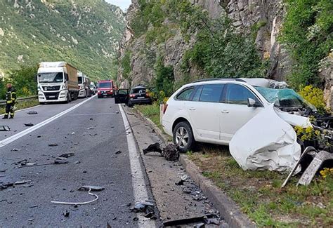 U prometnoj nesreći kod Mostara poginuo Sarajlija Mostarac hitno
