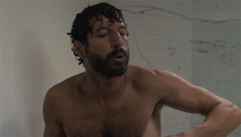 Francesco Scianna Nudo L Attore Mostra Il Pisello In Una Serie