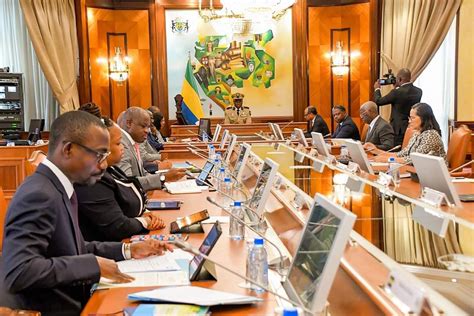 Après le pétrole le Gabon dOligui Nguema nationalise dans laérien
