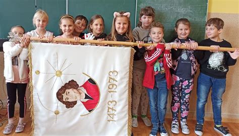 Szkoła Podstawowa nr 2 im Mikołaja Kopernika w Łapach Poznajemy