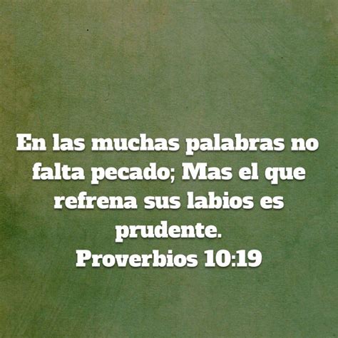 A Green Background With The Words En Las Muchas Palabras No Fala
