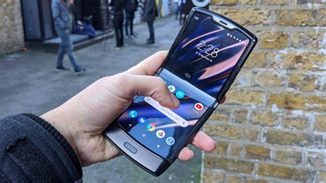 Black Friday Le Motorola Razr Moiti Prix Chez Rue Du Commerce
