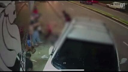 VÍDEO Motorista embriagado provoca atropelamento de clientes de adega