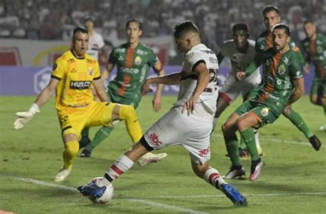 São Paulo desencanta no fim e vence o Cobresal pela Libertadores