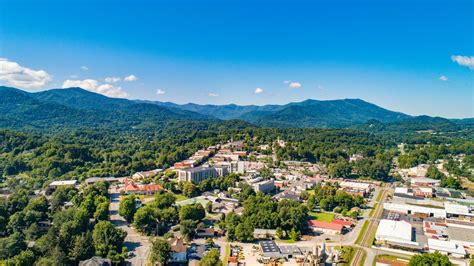 19 Beautiful Mountain Towns In North Carolina For Your Next Vacation