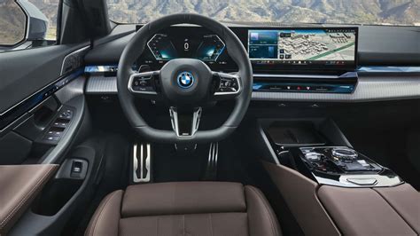 Yeni BMW 5 Serisi elektrikli BMW i5 ile birlikte tanıtıldı