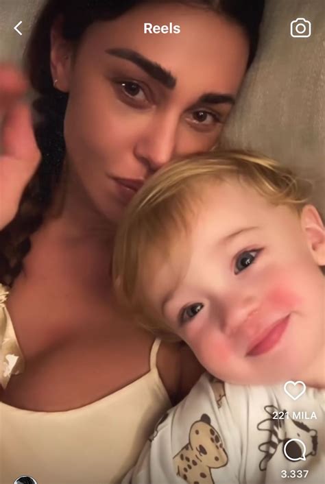 Ascoltate Bene Belen E La Figlia Luna Mari Il Sottofondo Del Video