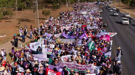 Cerca de 100 mil mulheres participaram da 7ª edição da Marcha das