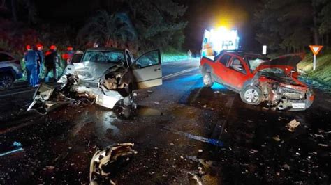 MULHER FICA GRAVEMENTE FERIDA EM COLISÃO ENVOLVENDO DOIS CARROS NA BR