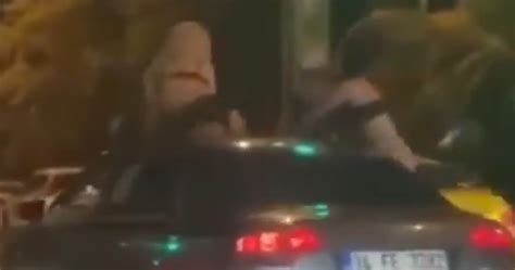 İstanbul Pendik te 2 kadın araç üstünde iç çamaşırlarıyla twerk yaptı