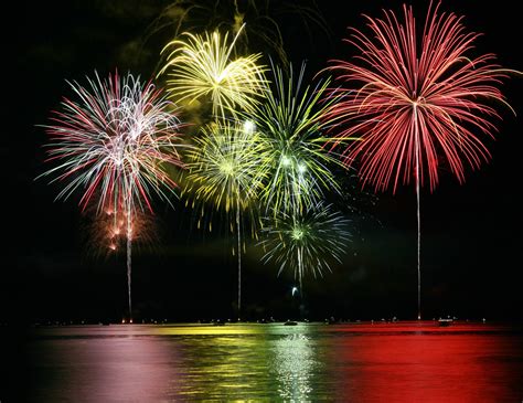 Où voir le feu d artifice du 15 août en Gironde Notre sélection