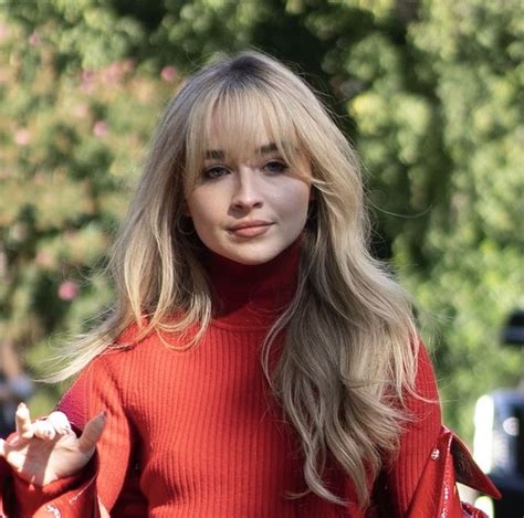 Sabrina Carpenter Bangs With Medium Hair Medium Hair Styles Short