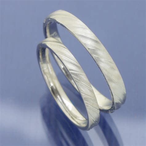 Eheringe Shop Schmale Trauringe Aus 585 Weissgold Mit Wellen