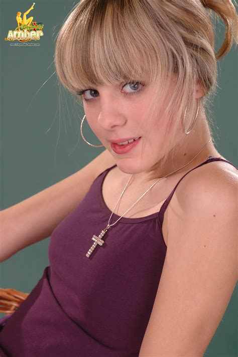 TINYMODEL AMBER SET 85 118P Telegraph