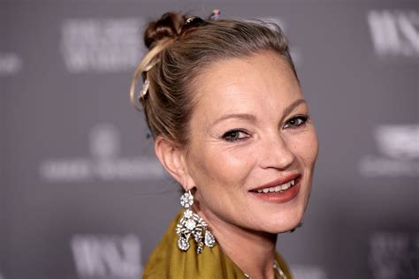 7 Vezes Em Que Os Looks De Kate Moss Deram O Que Falar Moda Glamour