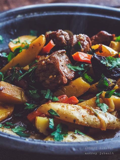 Saut De Porc Au Miel Pruneaux Et Pommes De Terre Petit Bec Gourmand