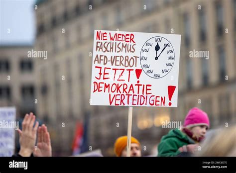 Demo Gegen Rechts Vorm Brandenburger Tor In Berlin Berlin Deutschland